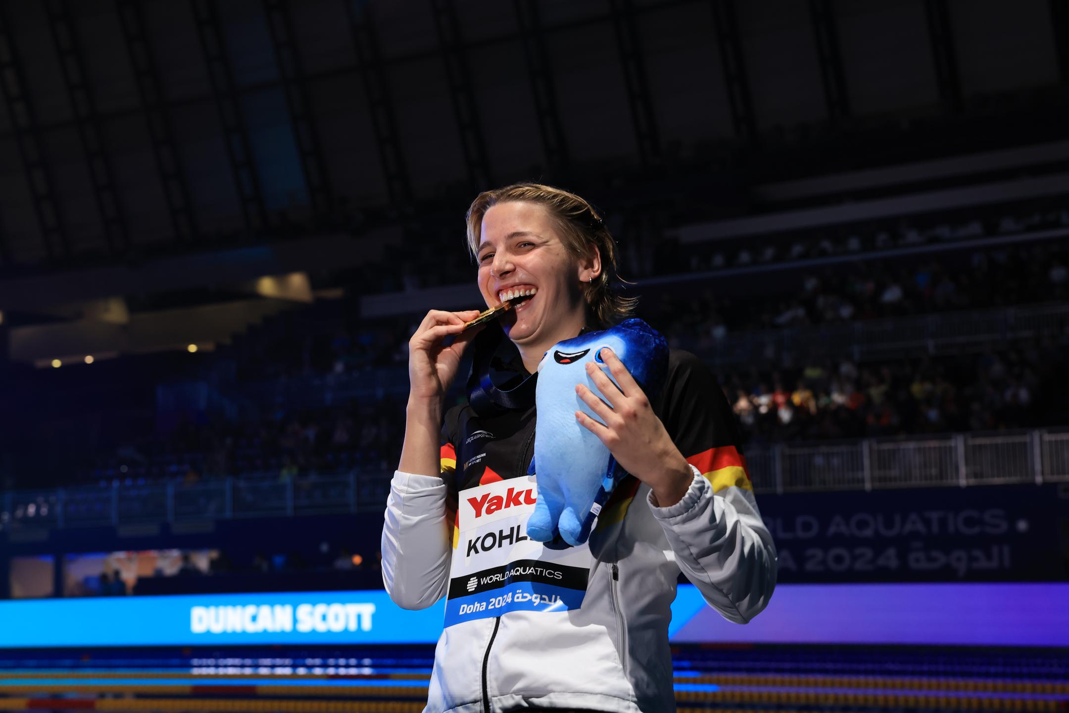 WM-Gold und Torwand-Treffer: Schwimm-Weltmeisterin Angelina Köhler ist ...